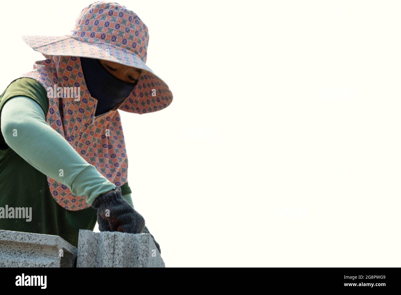 Lifting stone hi-res stock photography and images - Alamy