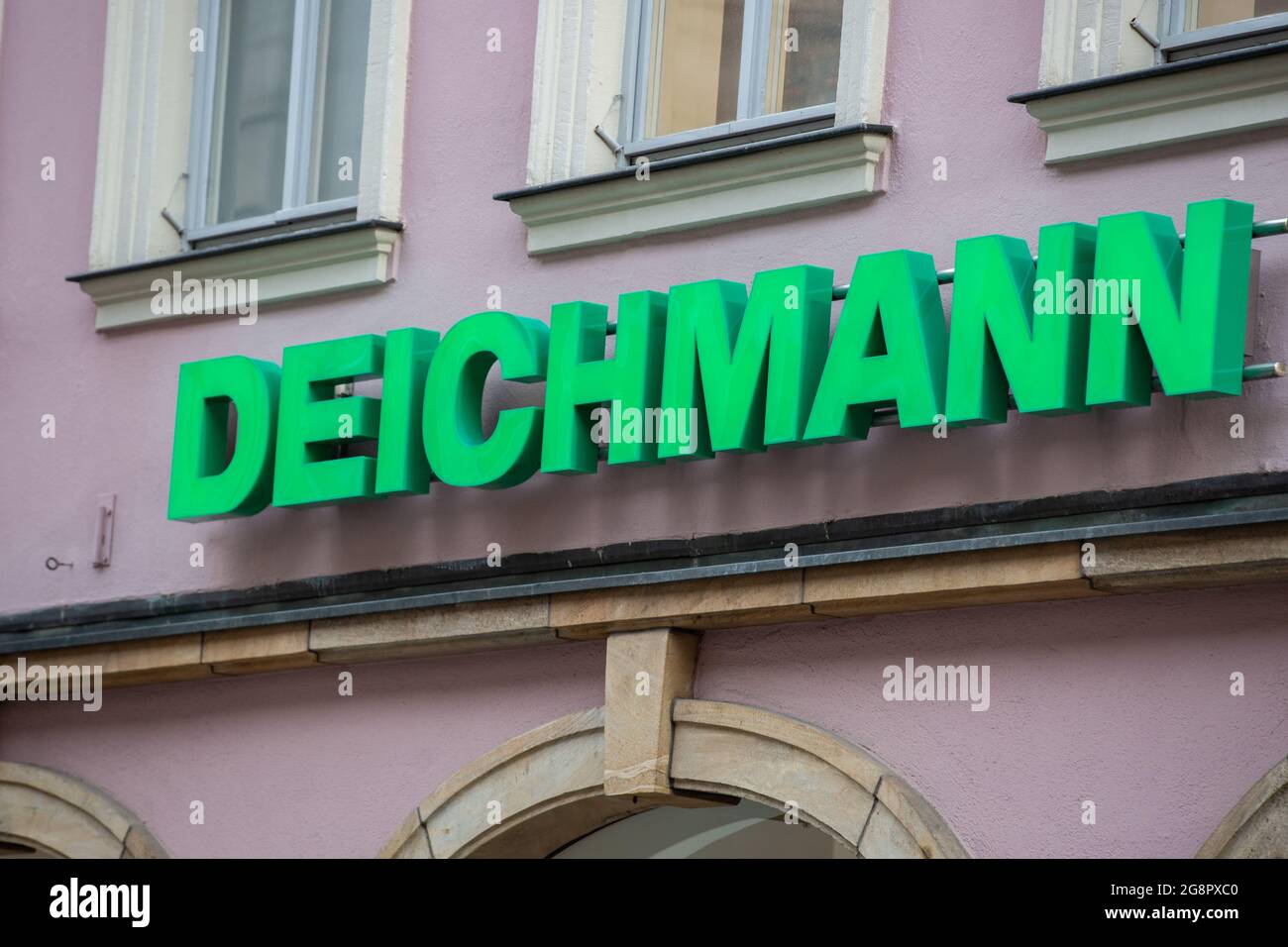 Logo und Schriftzug von Deichmann. (Photo by Alexander Pohl/Sipa USA ...