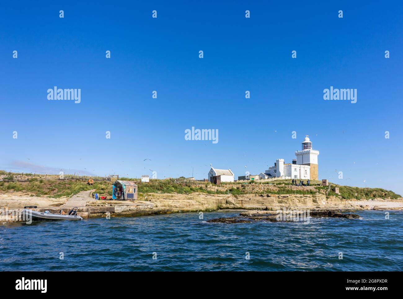 Victorian Trinity House lighthouse and keepers' cottage, Coquet Island ...