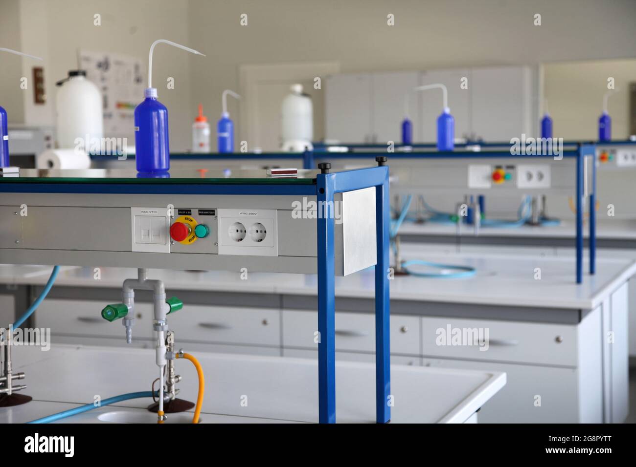Medical equipment in a medical laboratory Stock Photo - Alamy