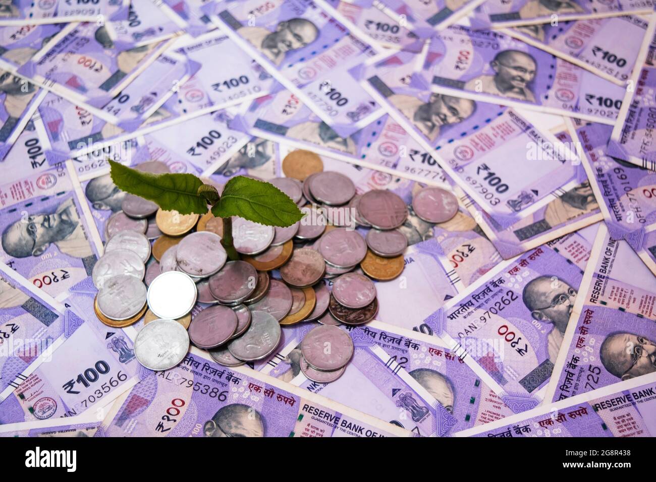 Indian one rupee coin hi-res stock photography and images - Alamy