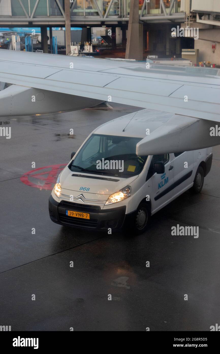 Klm car hi-res stock photography and images - Alamy