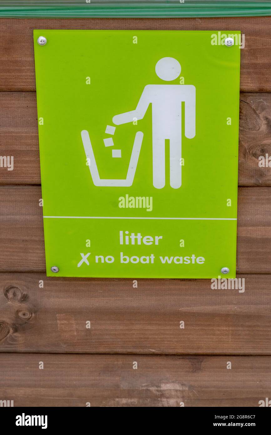A sign screwed to wooden bin saying “ Litter No Boat waste” Stock Photo ...