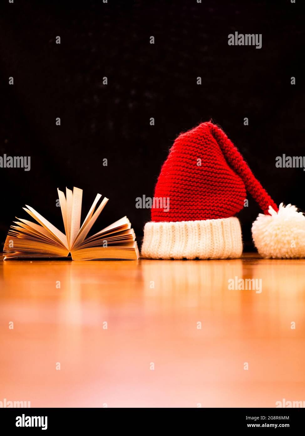 Christmas book cover hi-res stock photography and images - Alamy