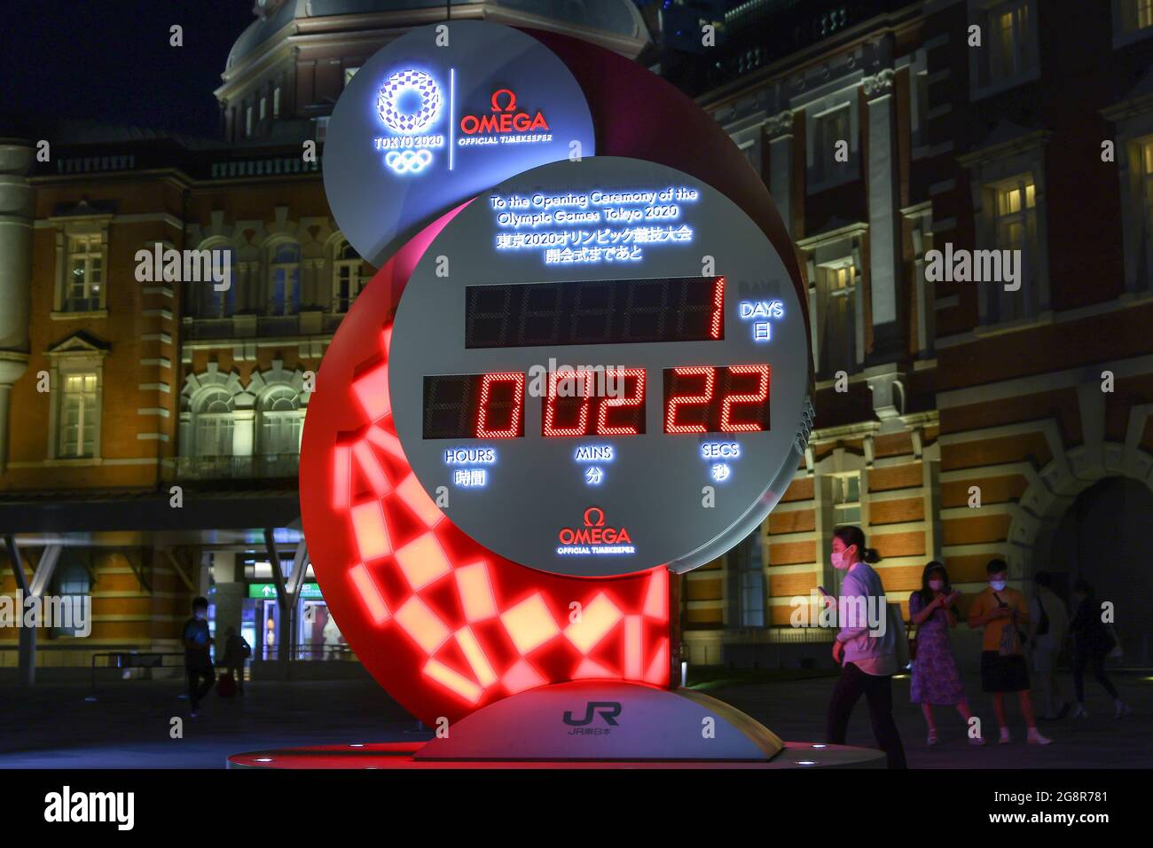 Tokyo Station, Tokyo. Countdown object for the start of the Tokyo ...