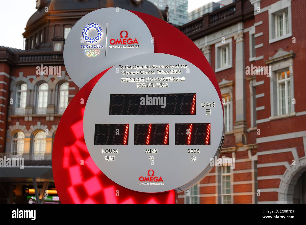 Tokyo Station, Tokyo. Countdown object for the start of the Tokyo ...