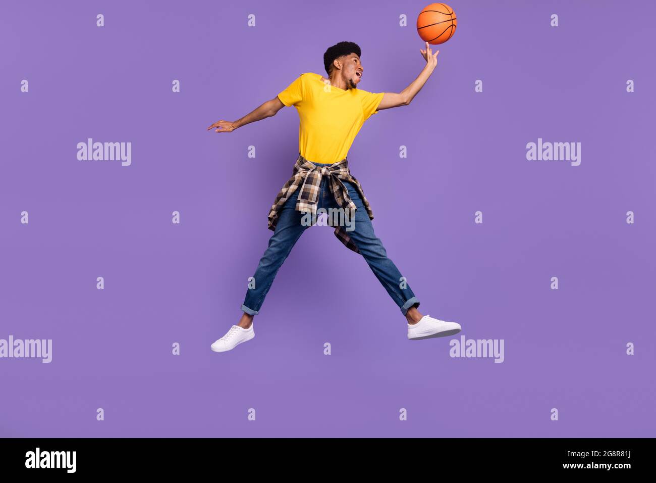 Black basketball player full body hi-res stock photography and images ...