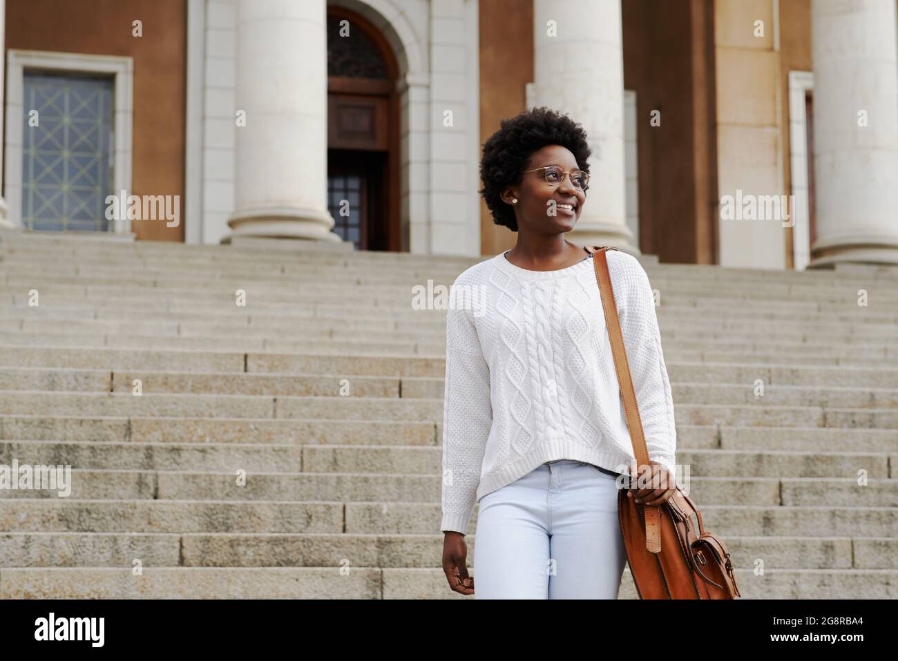 College first year campus hi-res stock photography and images - Alamy