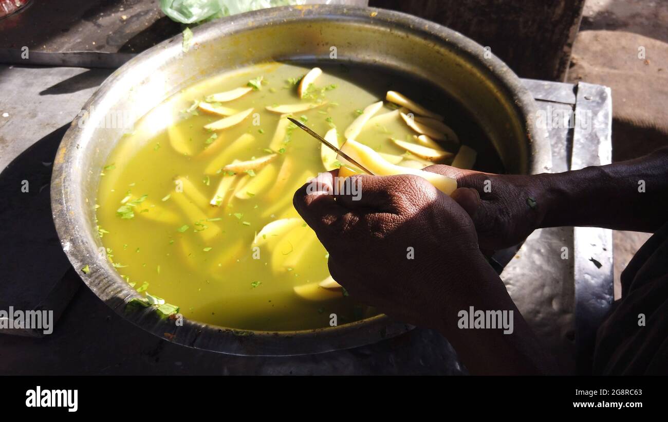 Indian cook making Pakora Stock Photo - Alamy