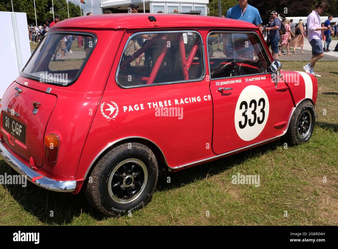 Page three racing hi-res stock photography and images - Alamy