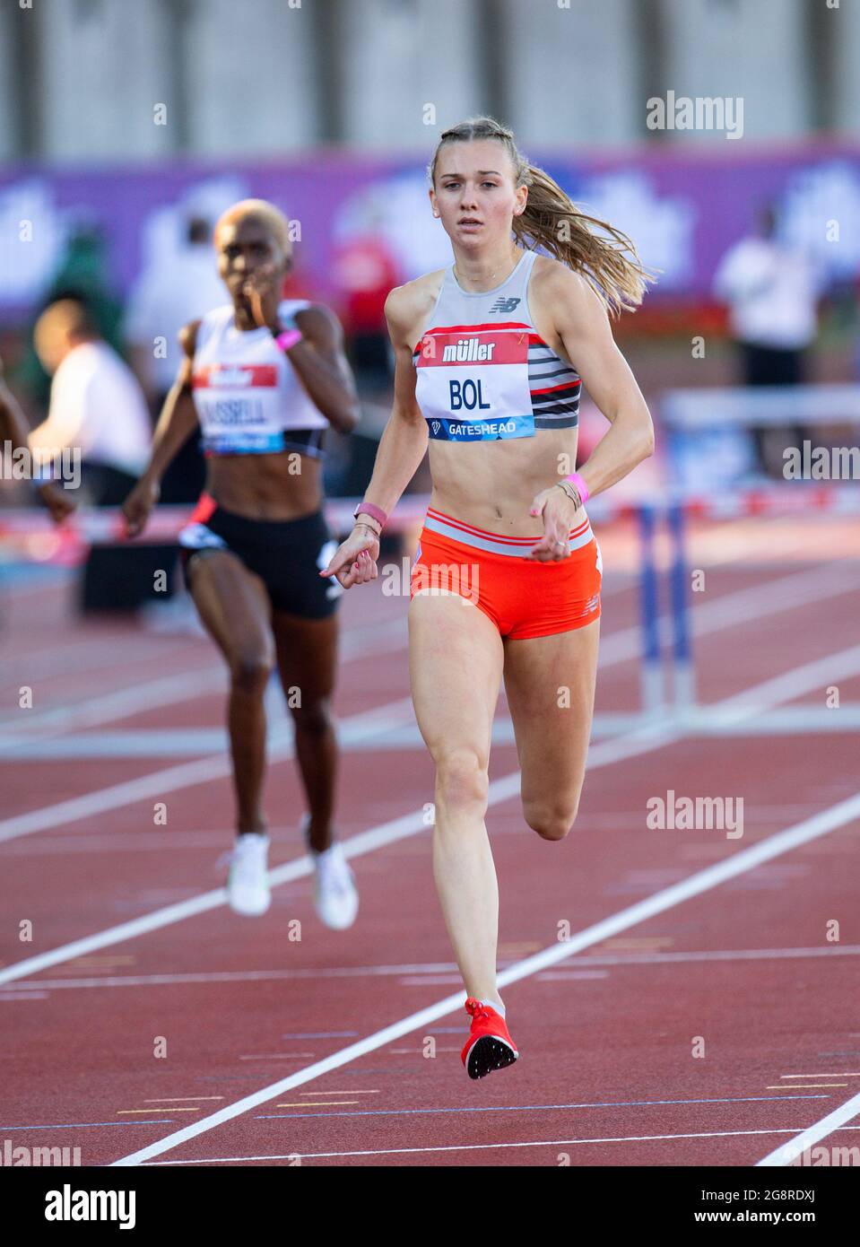 Female 400m hurdles hi-res stock photography and images - Alamy