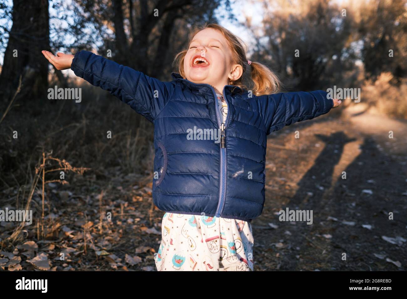 Embracing the world hi-res stock photography and images - Alamy