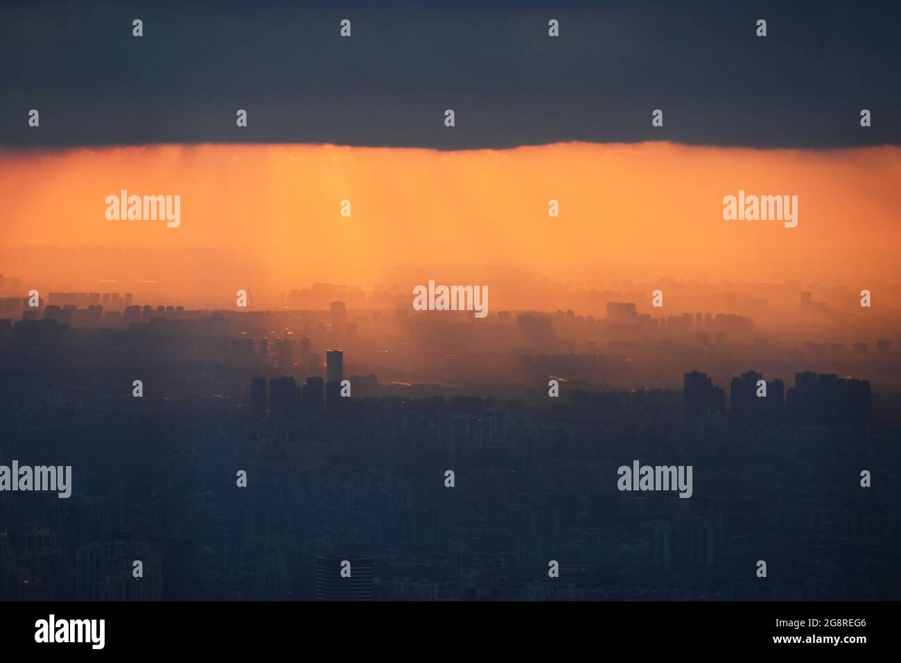 Typhoon "fireworks" is approaching. The cloud cover in the sky got ...