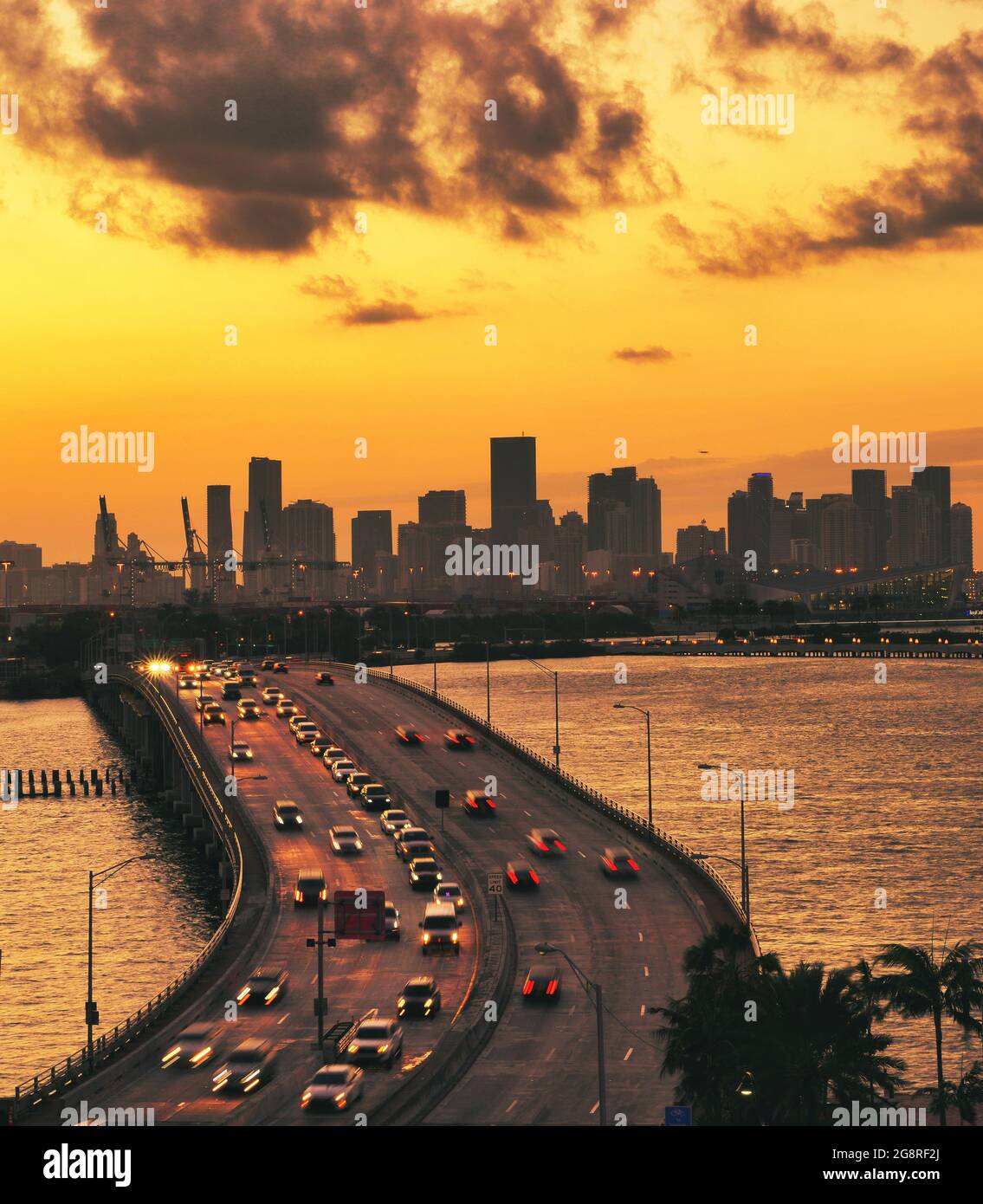 Traffic light sunset hi-res stock photography and images - Alamy