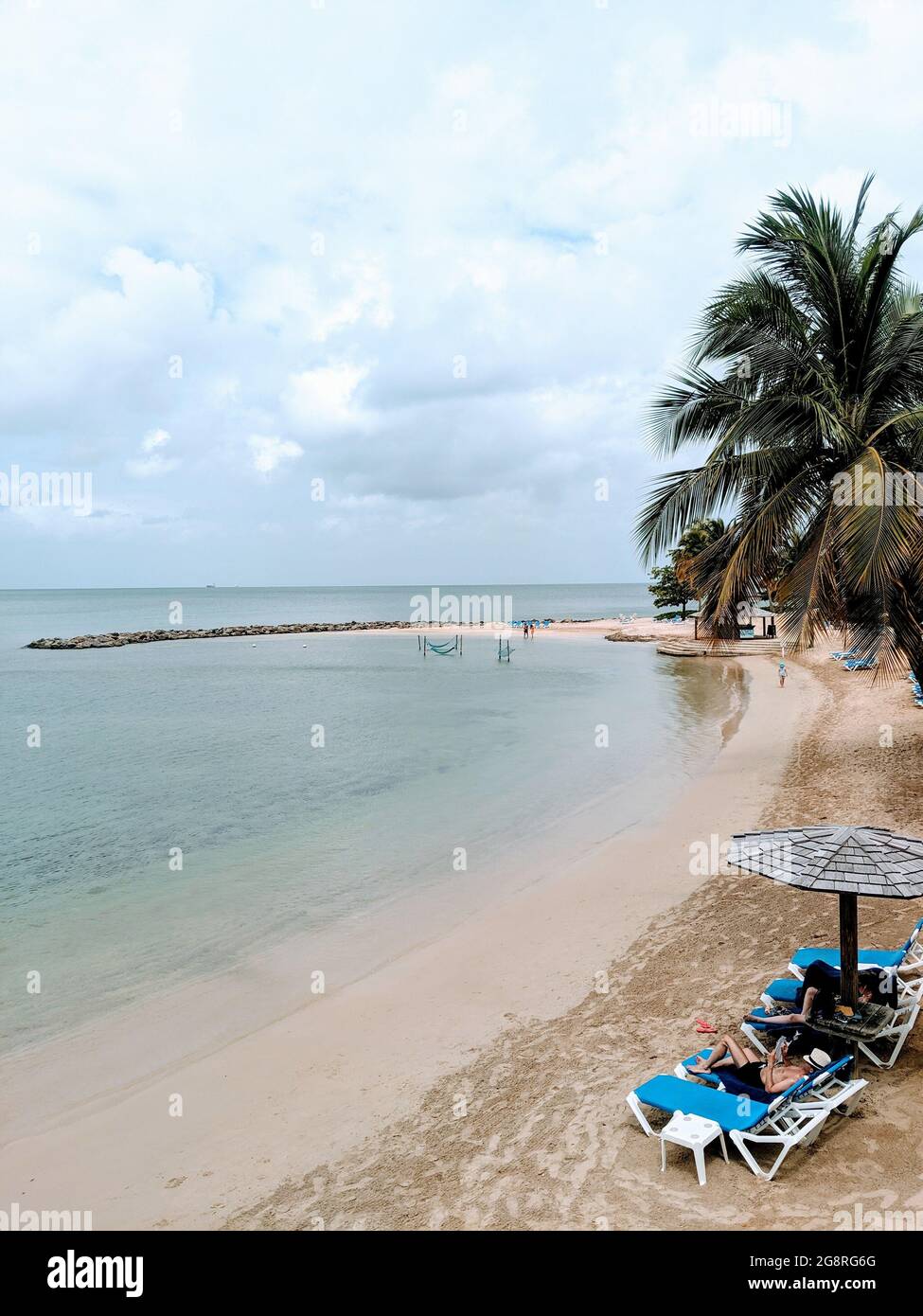 People resting on the sand beach by the ocean Stock Photo - Alamy
