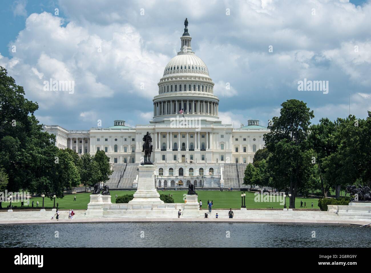 United States Capitol across the reflecting Pool 3 Stock Photo - Alamy