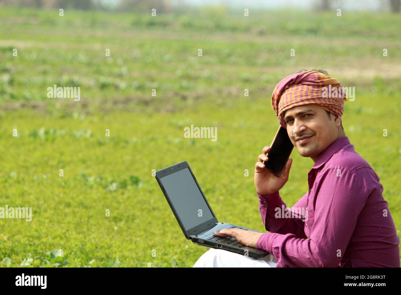 indian farmer talking phone call Stock Photo - Alamy