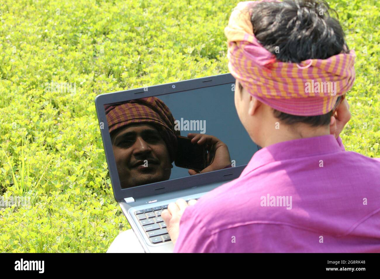 indian farmer talking phone call Stock Photo - Alamy