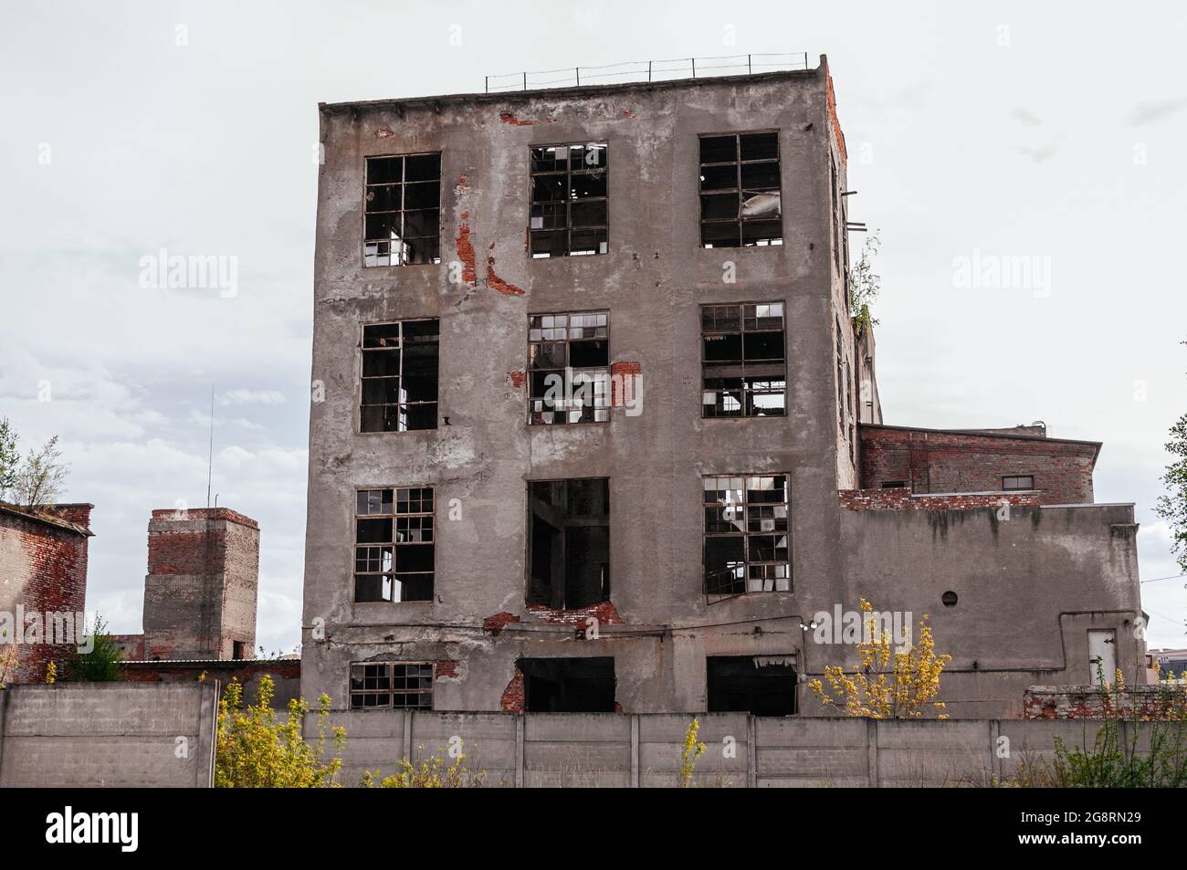 Destroyed buildin hi-res stock photography and images - Alamy