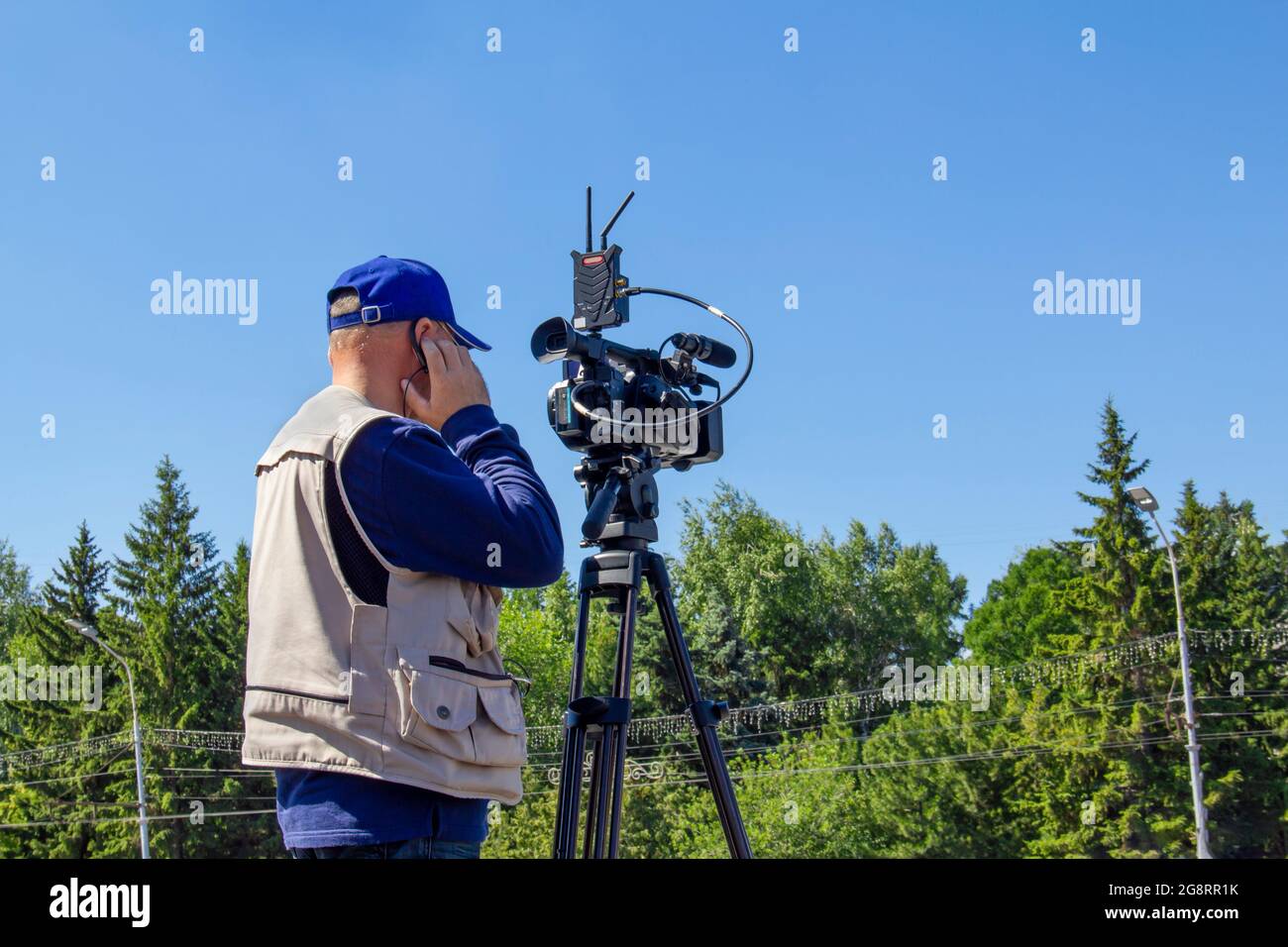 Cameraman studio shooting hi-res stock photography and images - Alamy
