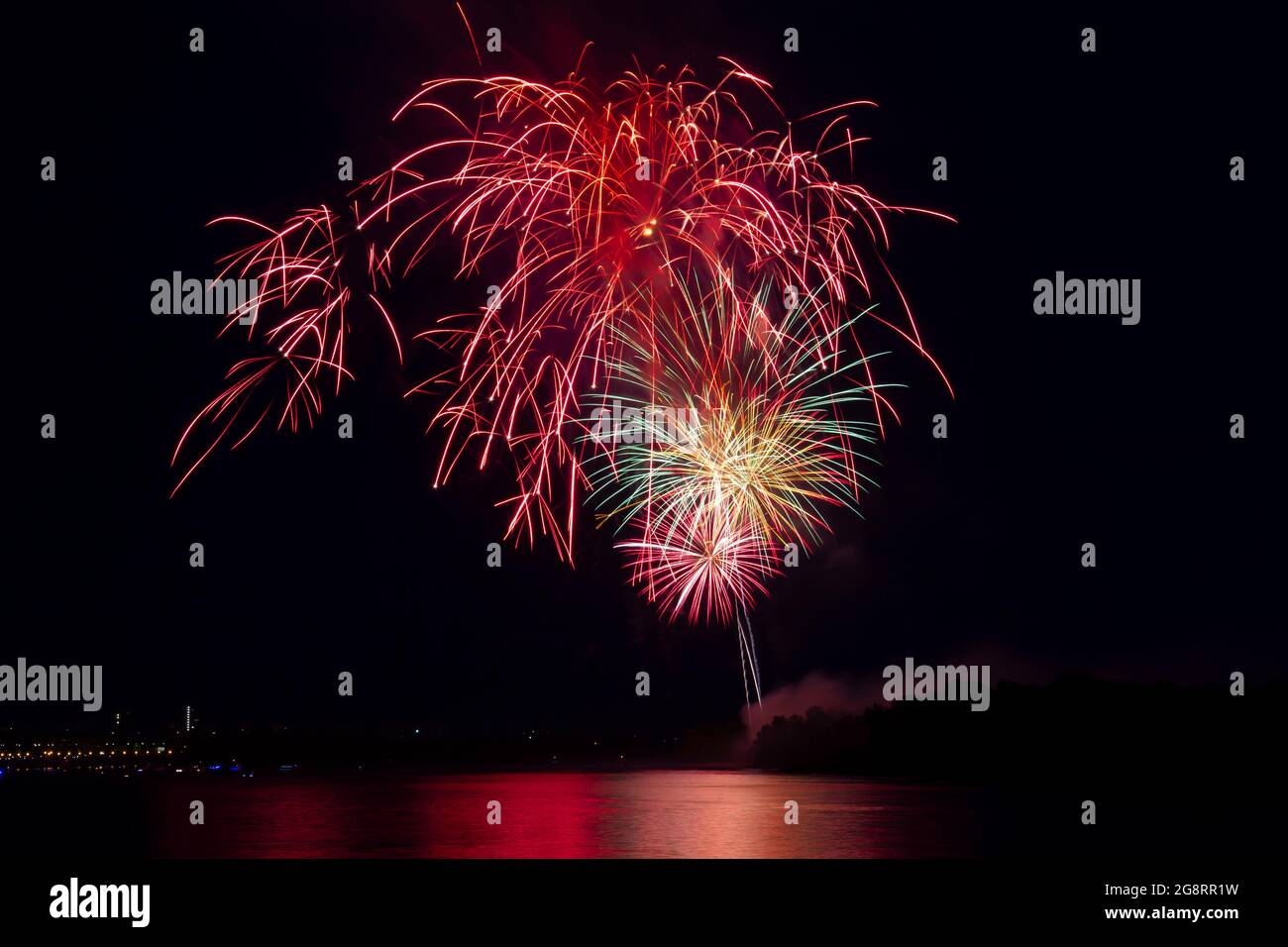 Serpentine fireworks hi-res stock photography and images - Alamy