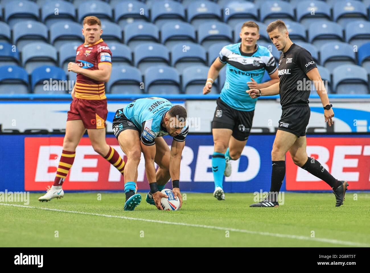 Carlos Tuimavave (3) of Hull FC goes over for a try Stock Photo - Alamy
