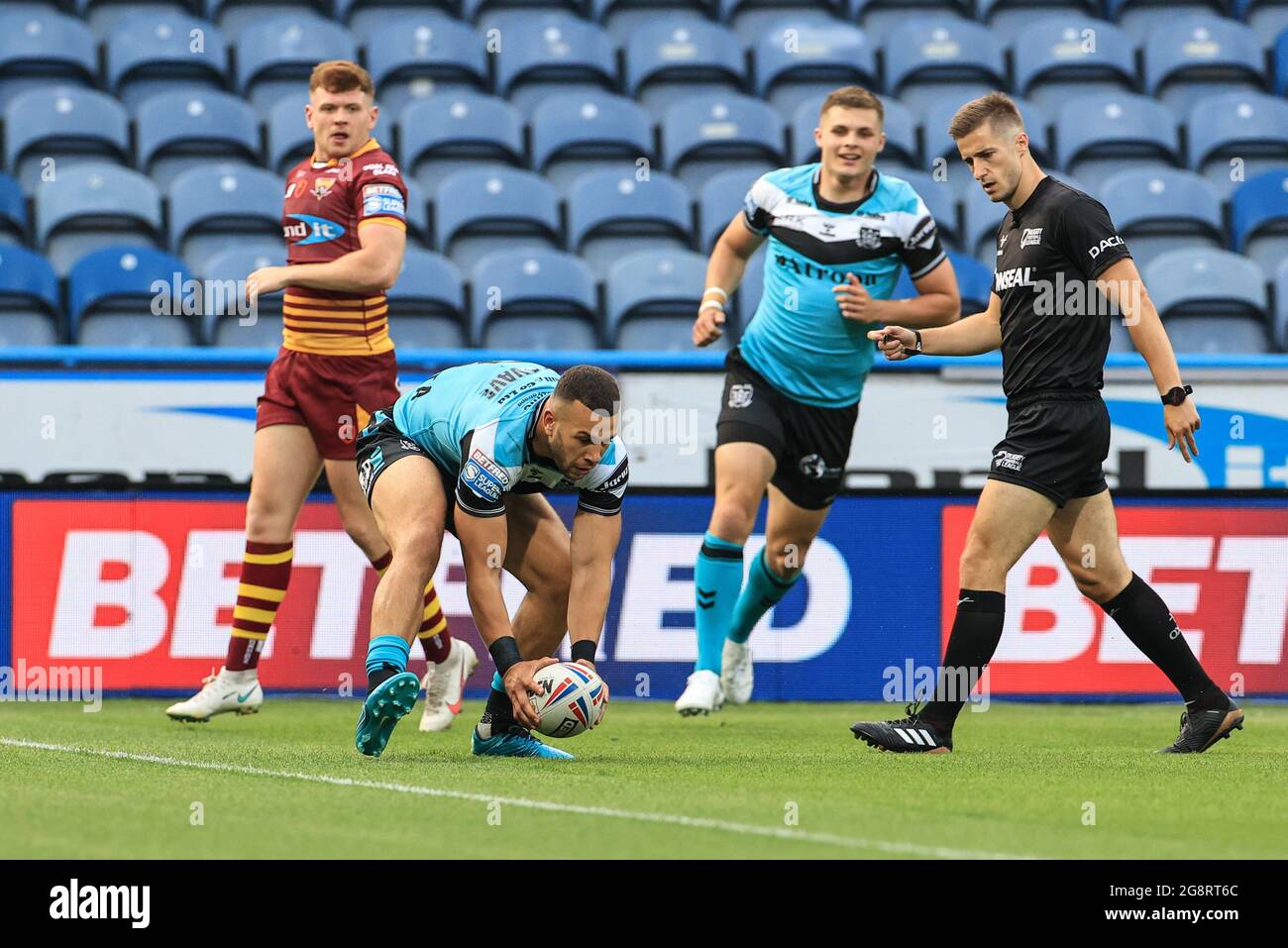 Carlos Tuimavave (3) of Hull FC goes over for a try Stock Photo - Alamy