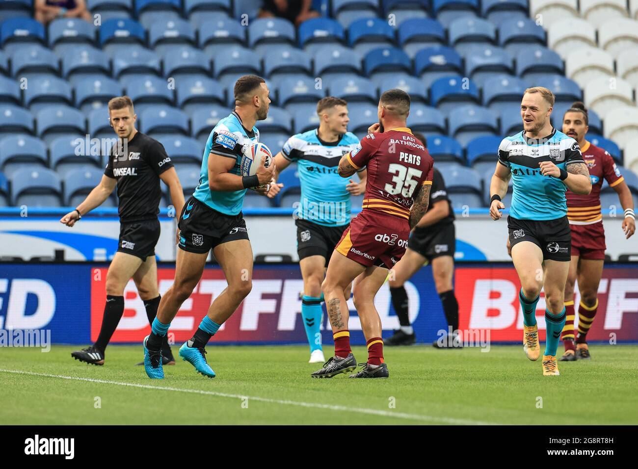 Carlos Tuimavave (3) of Hull FC celebrates his try Stock Photo - Alamy
