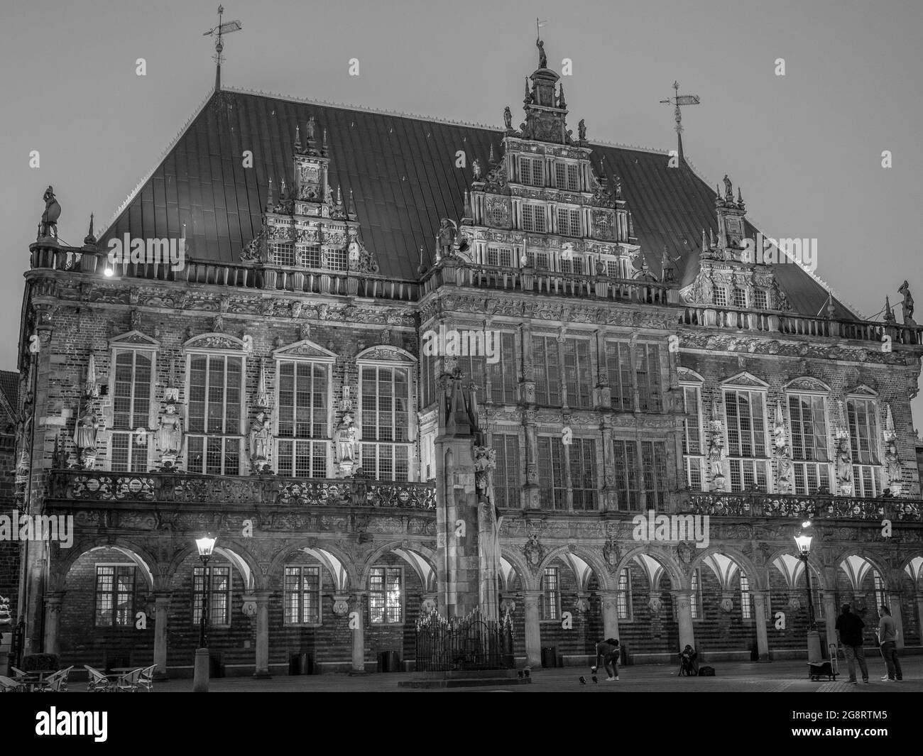 the city of bremen at night Stock Photo - Alamy