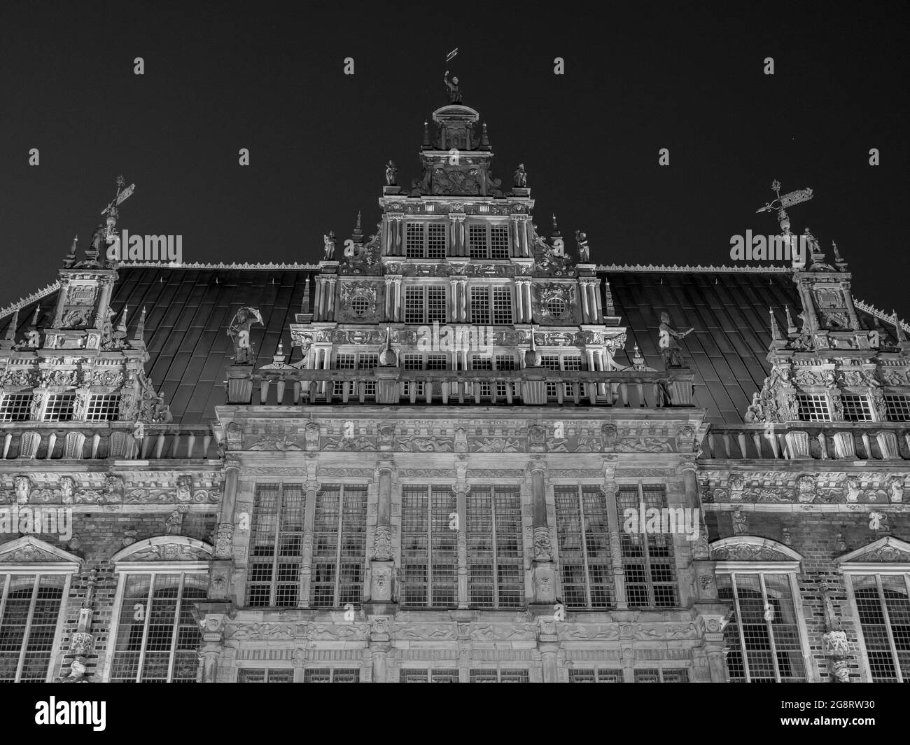 the city of bremen at night Stock Photo - Alamy