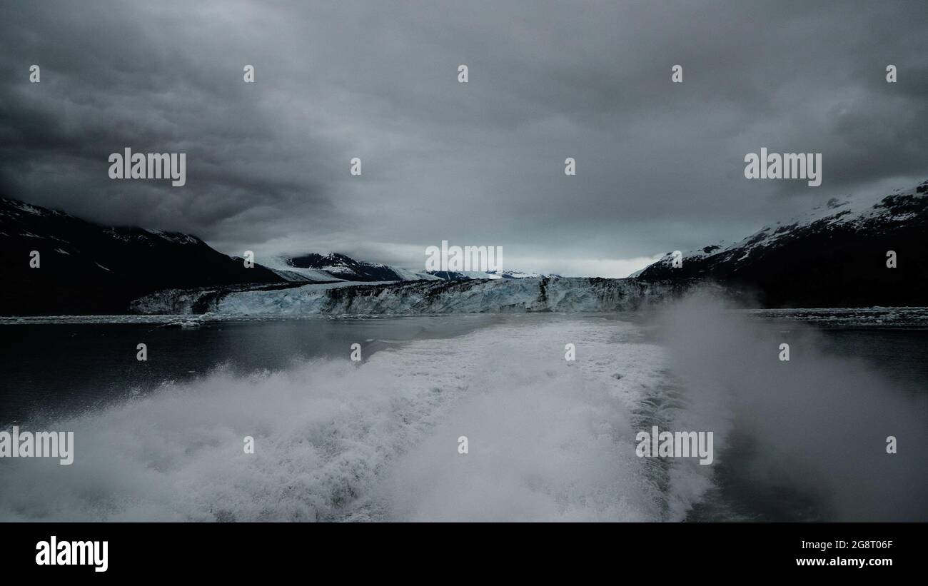 Ship trail in a lake under the white dense clouds Stock Photo - Alamy