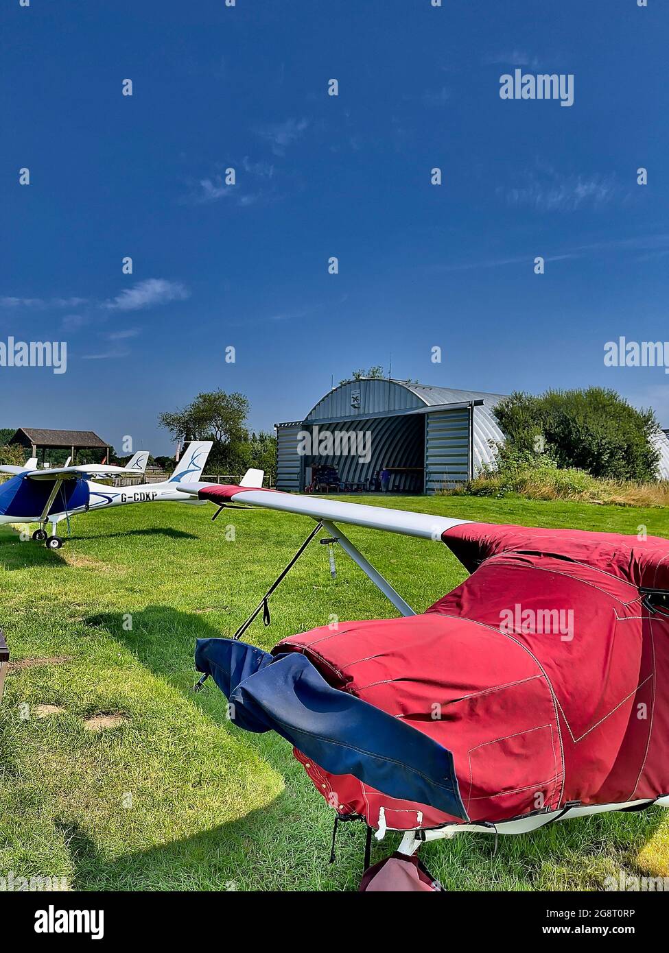 Under wraps hi-res stock photography and images - Alamy