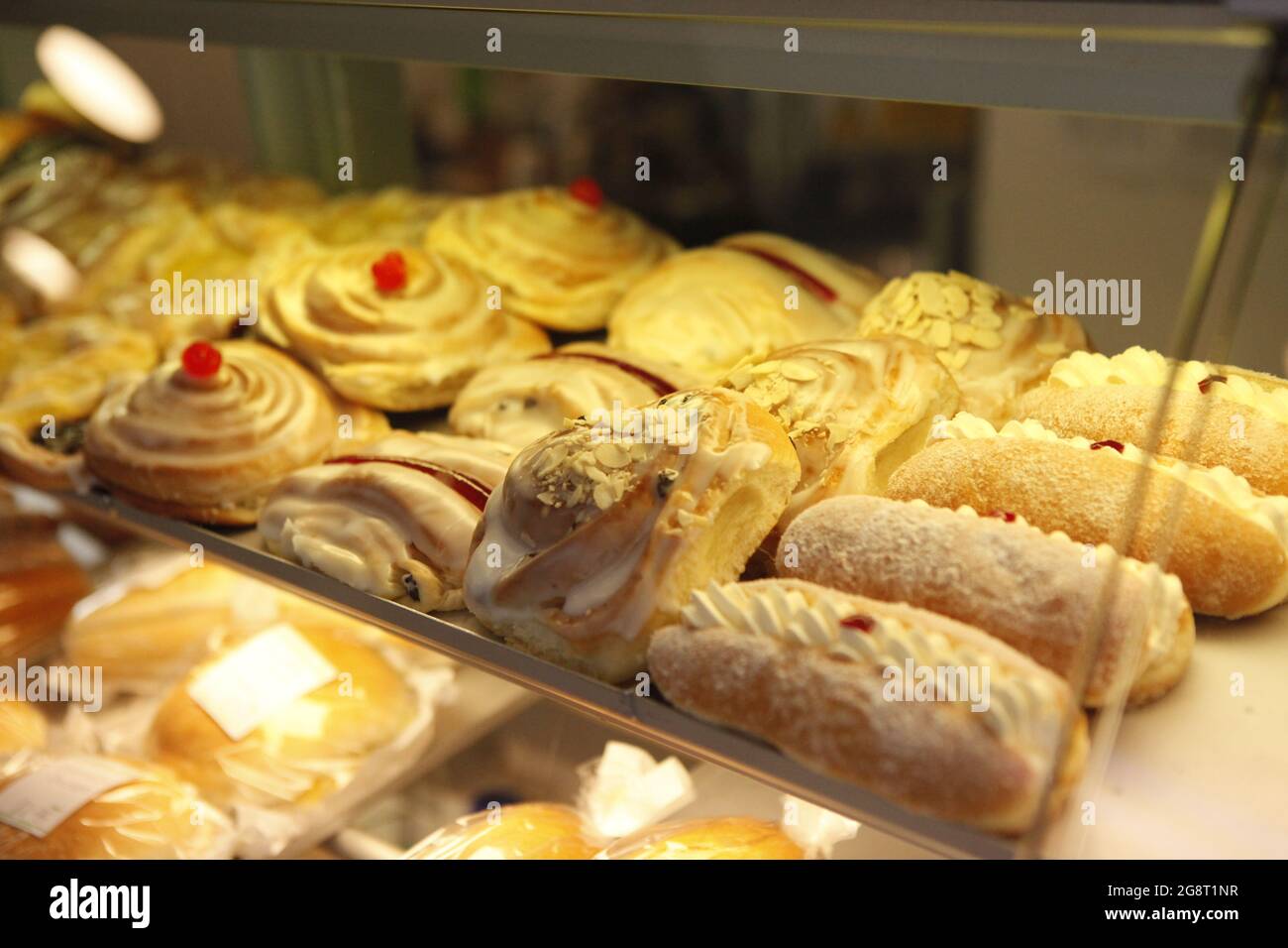 Old sweet shop counter hi-res stock photography and images - Alamy