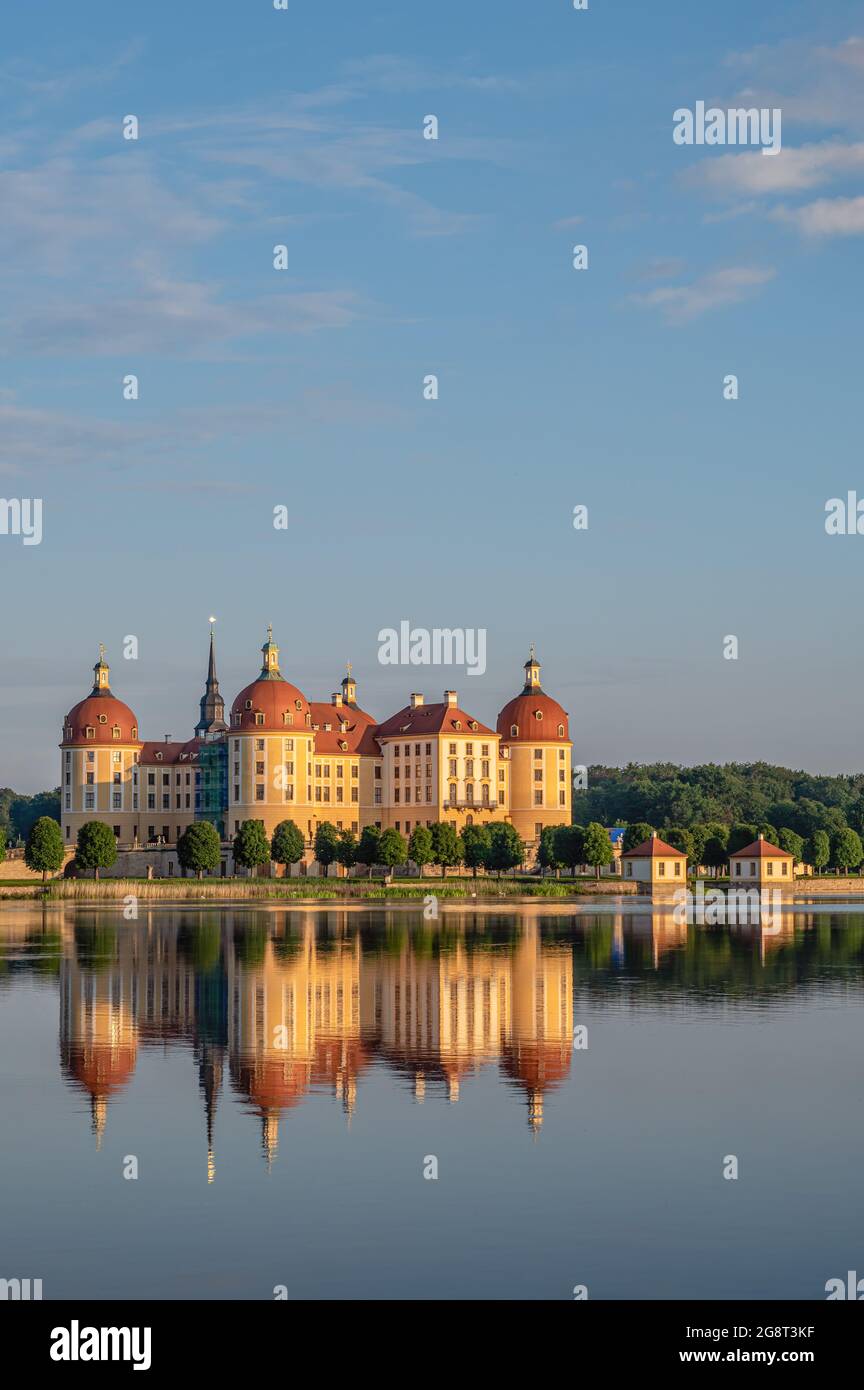 Schloss castle landmarks hi-res stock photography and images - Alamy