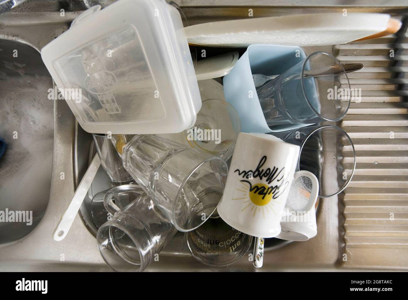 Dirty table-ware in a kitchen Stock Photo - Alamy