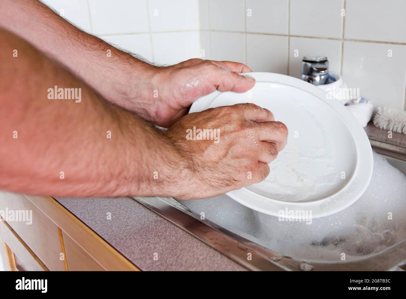 man washing the dishes Stock Photo - Alamy