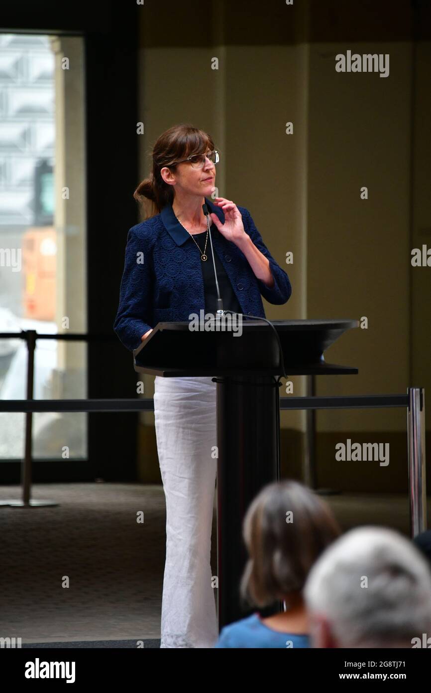 Stephanie Buck, Direktorin des Kupferstichkabinetts, bei der ...