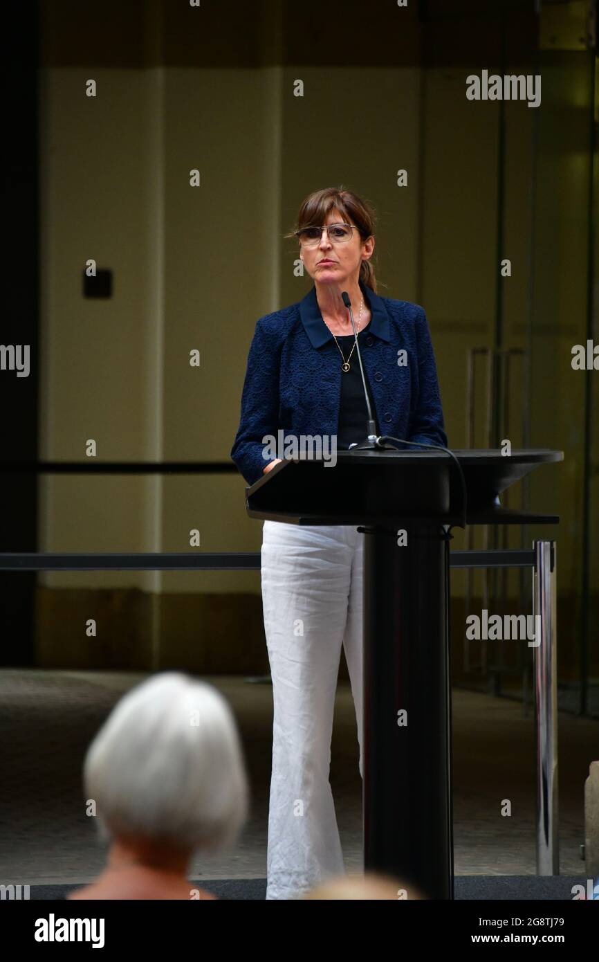 Stephanie Buck, Direktorin des Kupferstichkabinetts, bei der ...