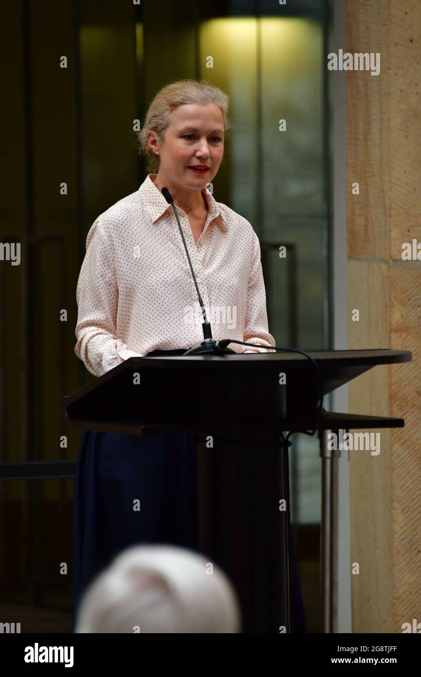 Mailena Mallach, Assistenzkuratorin Kupferstich-Kabinett, bei der ...