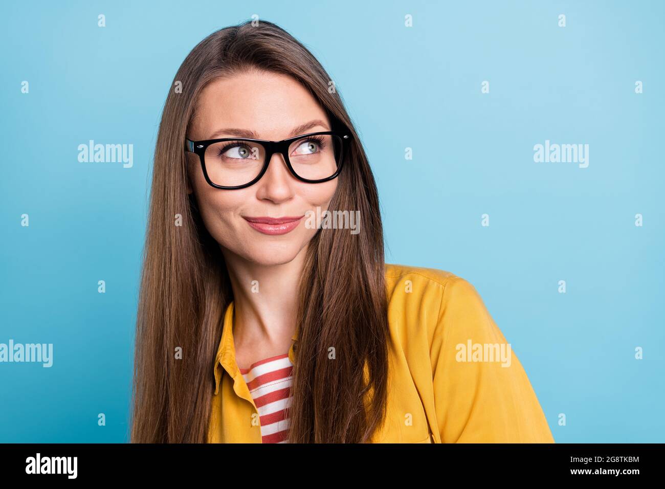 Photo of young pretty lovely woman happy positive smile curious look ...