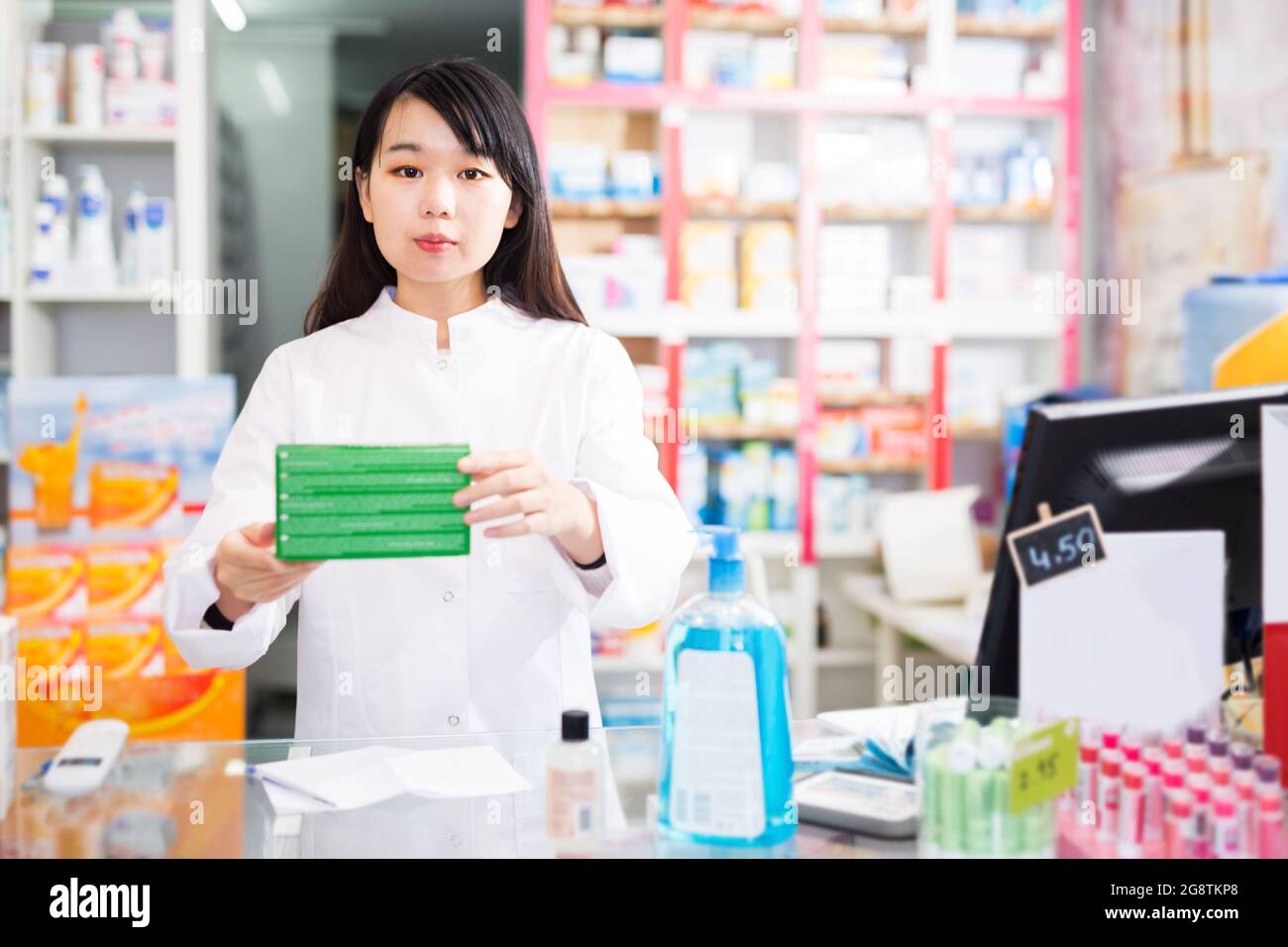 Chinese female pharmacist demonstrating medicines Stock Photo - Alamy