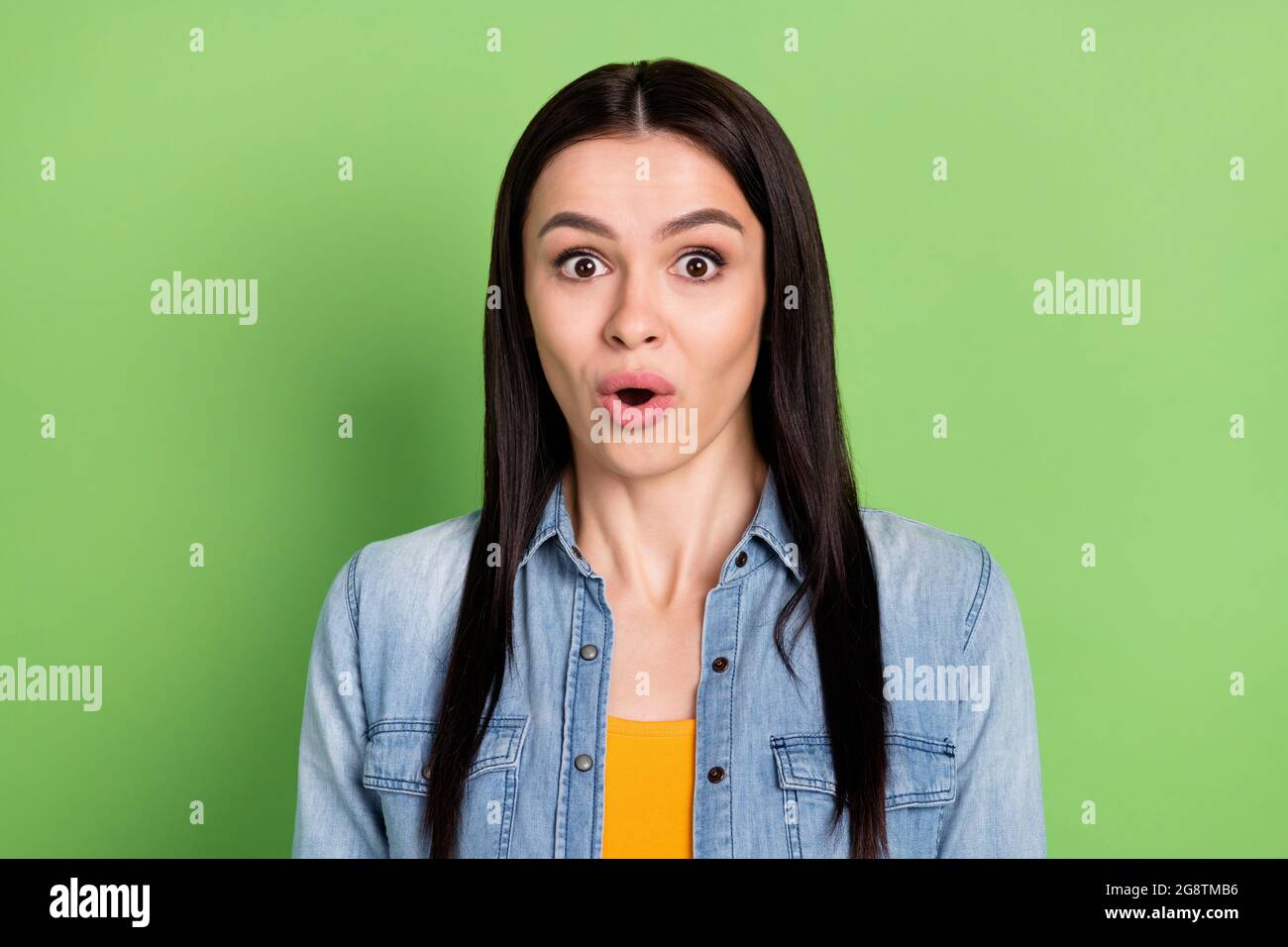 Photo of young shocked amazed surprised girl see huge sale discount ...