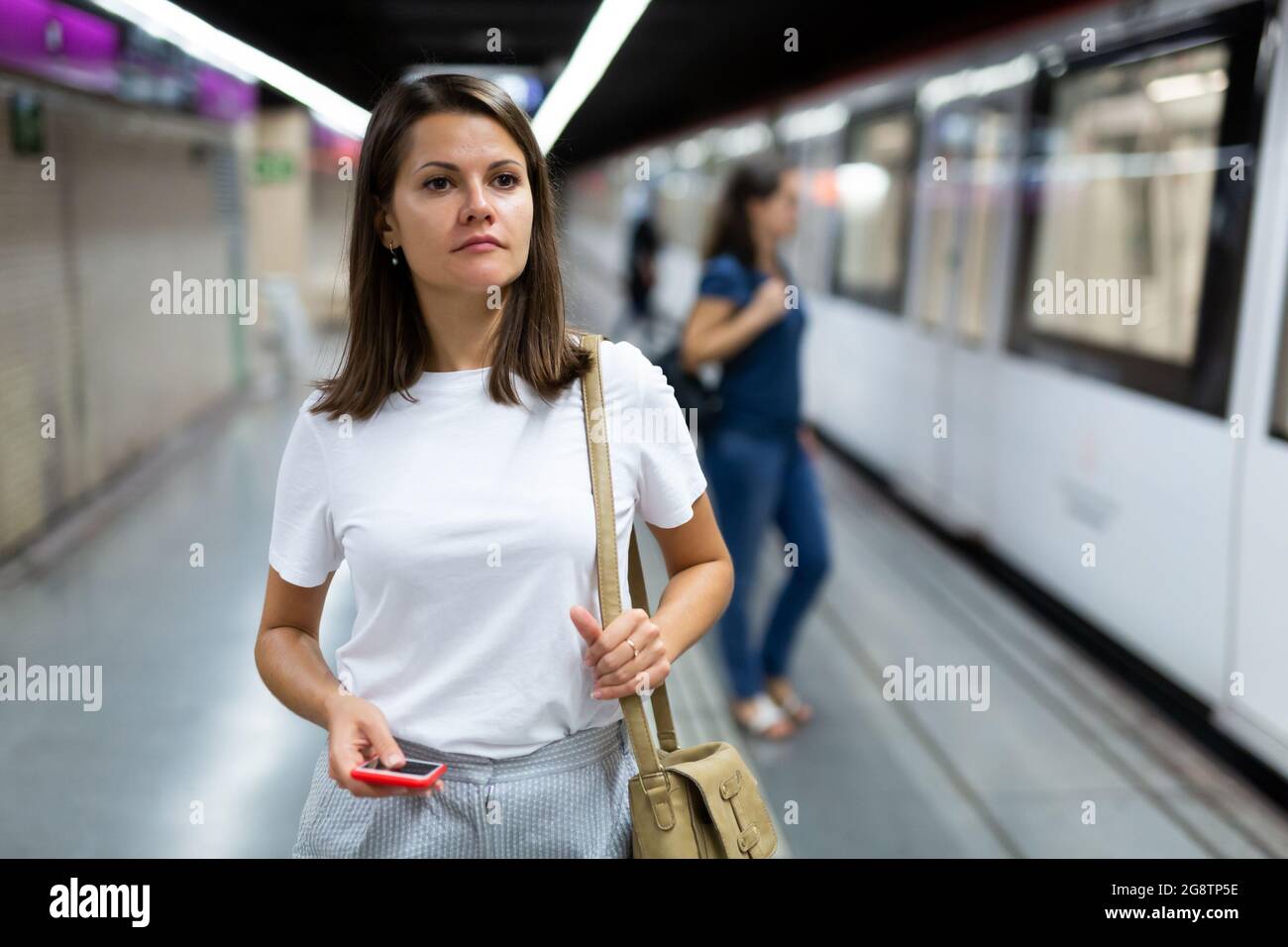 Girl reading subway map hi-res stock photography and images - Alamy