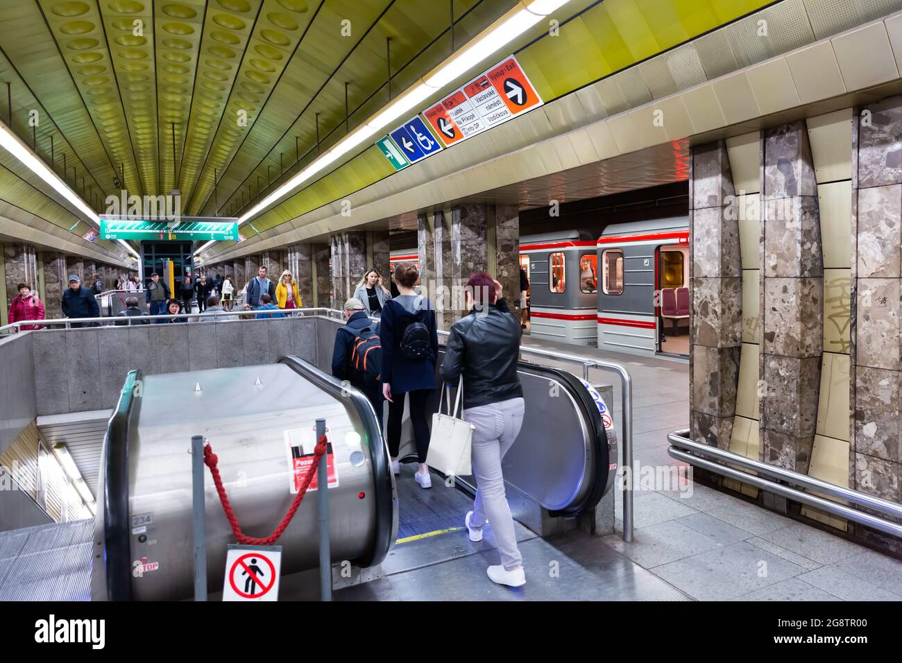 Interior of Mustek station, Prague metro Stock Photo - Alamy