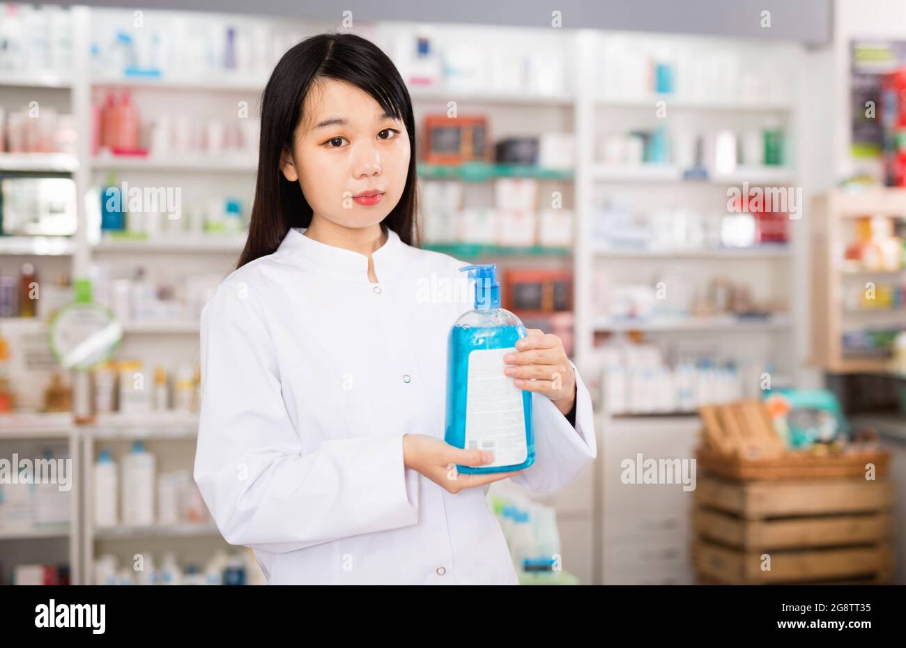 Chinese female pharmacist offers an antibacterial agent in modern ...