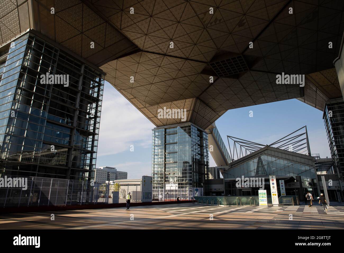 Tokyo, Japan. 25th Mar, 2021. Media get ready at the Toyko Big Sight, a ...