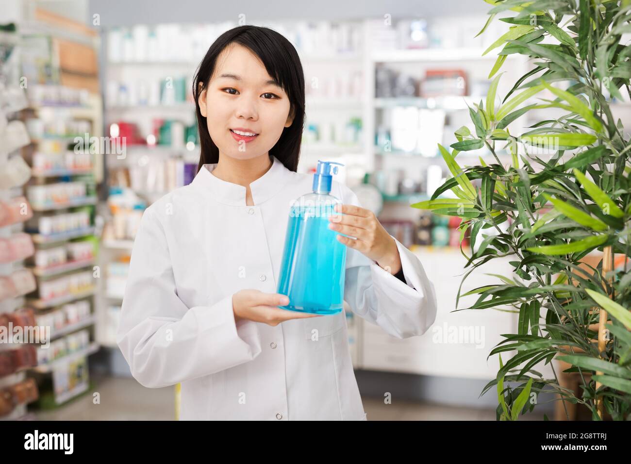 Chinese female pharmacist demonstrating medicines Stock Photo - Alamy
