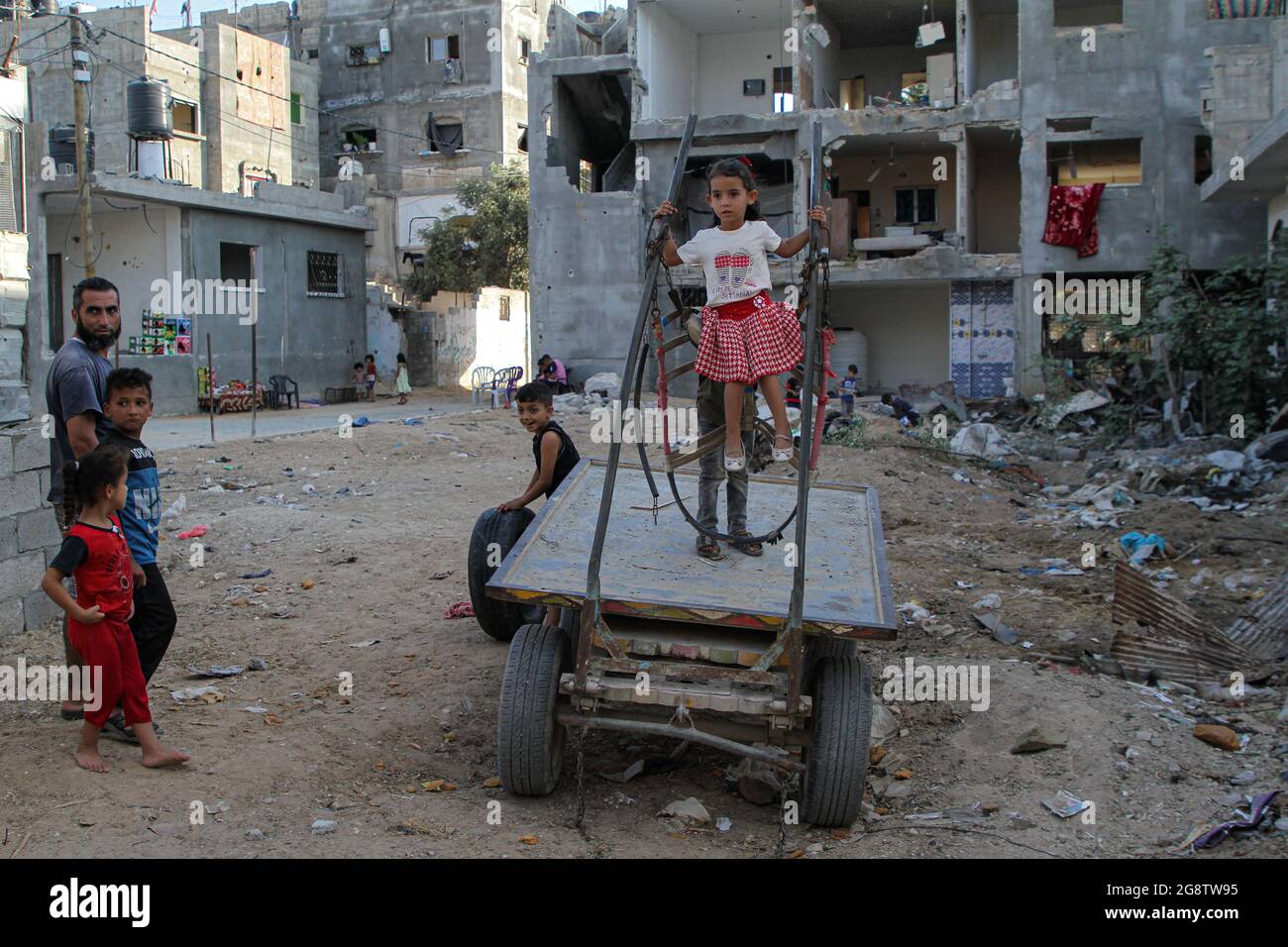 Hanoun destroyed hi-res stock photography and images - Alamy