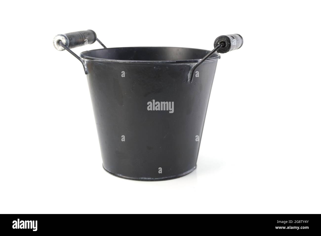 Metal flower pot hi-res stock photography and images - Alamy