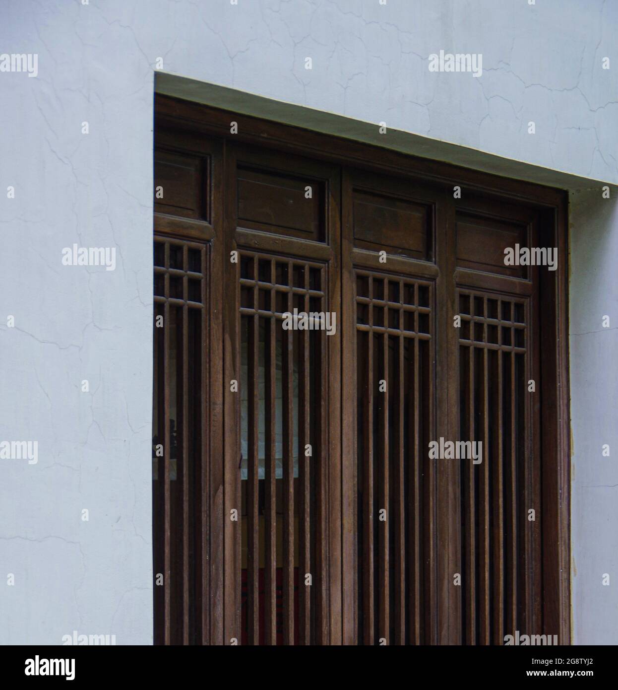 Traditional chinese window lattice hi-res stock photography and images ...